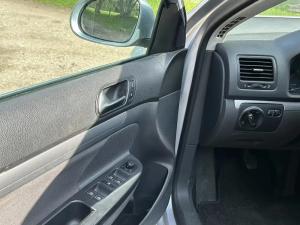Grey Volkswagen Golf 2009 in Grobiņa, with an engine capacity of 1.90 L and mileage of 278 thousand km for 2995 €, photo 9 on AUTOMOTO.COM.LV