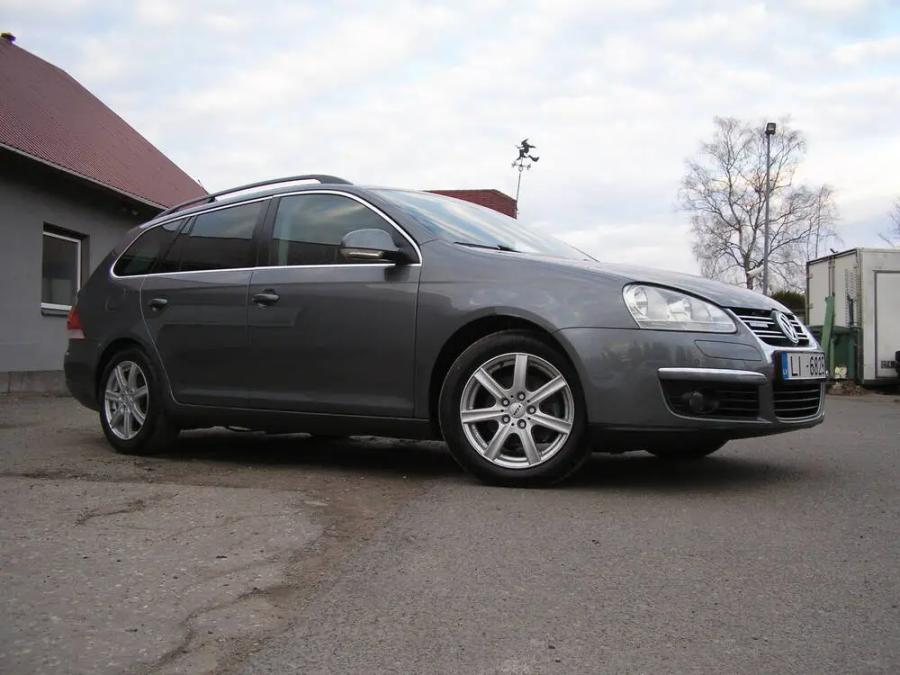 Grey Volkswagen Golf 2009 in Sigulda, with an engine capacity of 1.90 L and mileage of 282 thousand km for 2550 €, photo 3 on AUTOMOTO.COM.LV