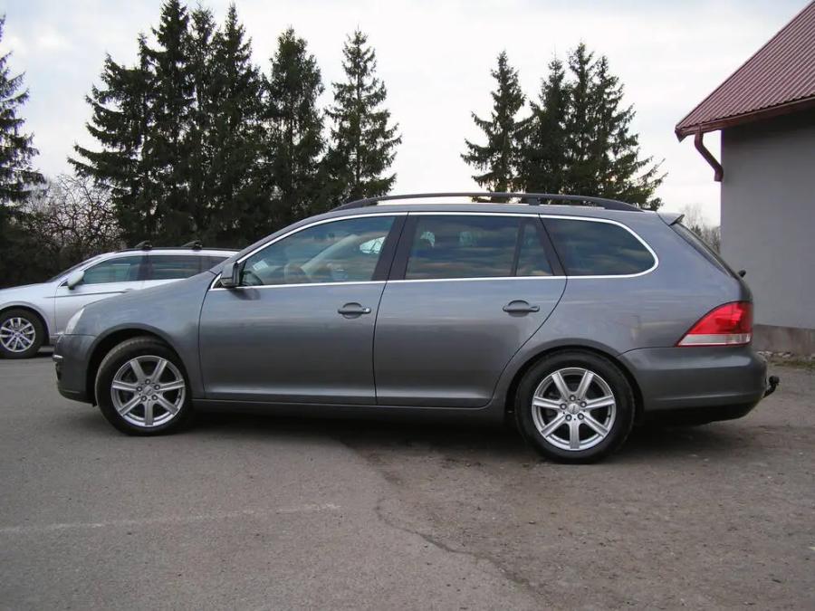 Grey Volkswagen Golf 2009 in Sigulda, with an engine capacity of 1.90 L and mileage of 282 thousand km for 2550 €, photo 5 on AUTOMOTO.COM.LV