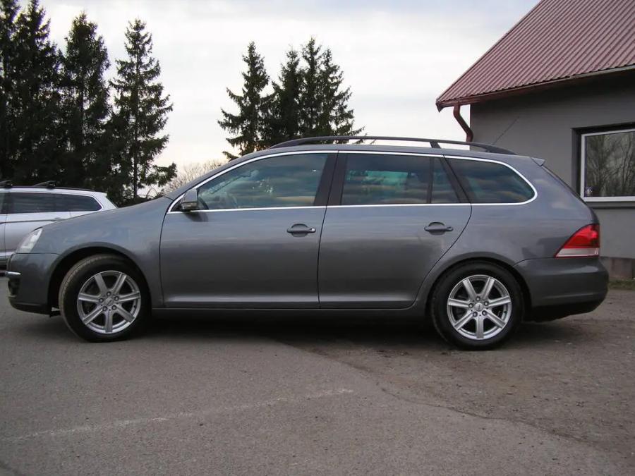 Grey Volkswagen Golf 2009 in Sigulda, with an engine capacity of 1.90 L and mileage of 282 thousand km for 2550 €, photo 9 on AUTOMOTO.COM.LV