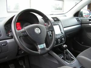 Grey Volkswagen Golf 2009 in Sigulda, with an engine capacity of 1.90 L and mileage of 282 thousand km for 2550 €, photo 16 on AUTOMOTO.COM.LV