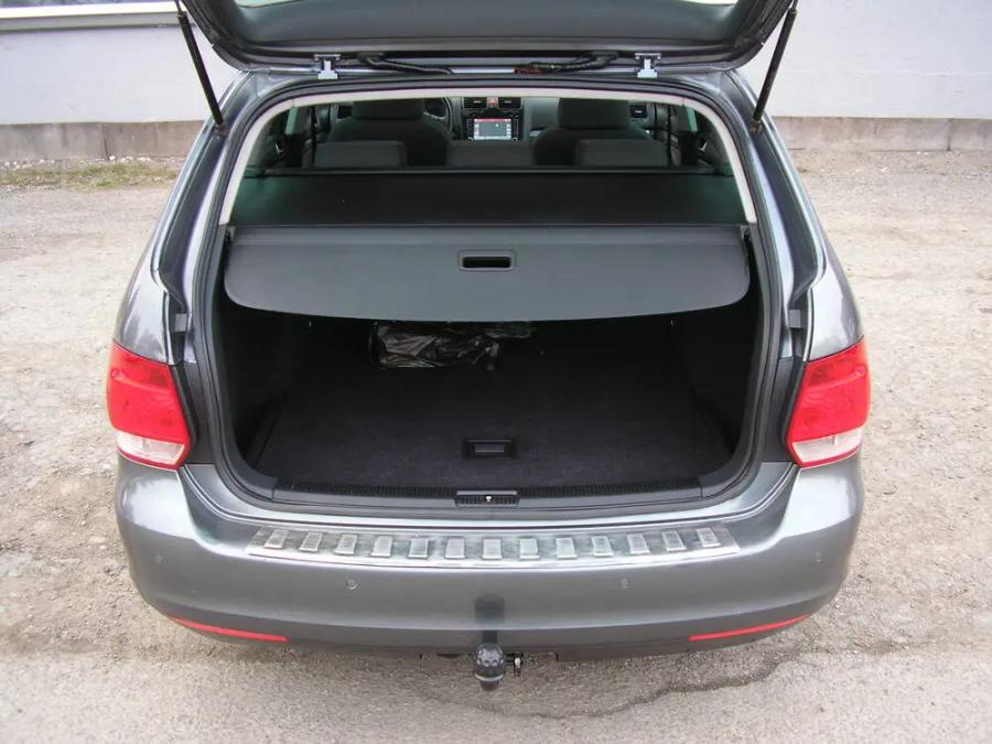 Grey Volkswagen Golf 2009 in Sigulda, with an engine capacity of 1.90 L and mileage of 282 thousand km for 2550 €, photo 20 on AUTOMOTO.COM.LV