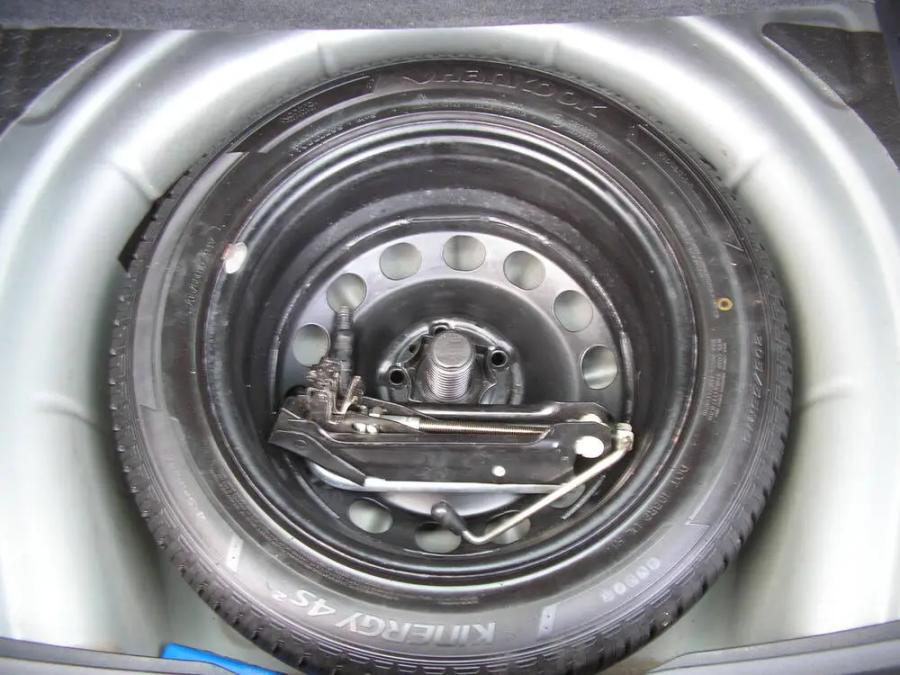Grey Volkswagen Golf 2009 in Sigulda, with an engine capacity of 1.90 L and mileage of 282 thousand km for 2550 €, photo 21 on AUTOMOTO.COM.LV