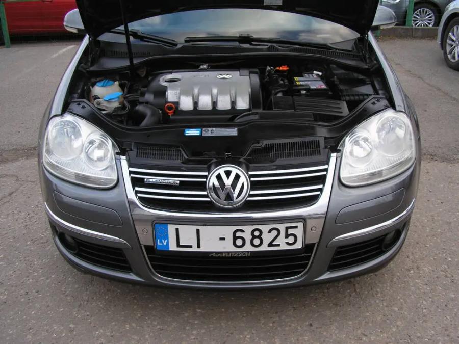 Grey Volkswagen Golf 2009 in Sigulda, with an engine capacity of 1.90 L and mileage of 282 thousand km for 2550 €, photo 27 on AUTOMOTO.COM.LV