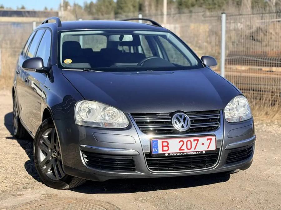 Pelēks Volkswagen Golf 2009 Rīga, ar dzinēja tilpumu 1.90 L un nobraukumu 270 tūkst. km par 3995 €, foto 1 vietnē AUTOMOTO.COM.LV