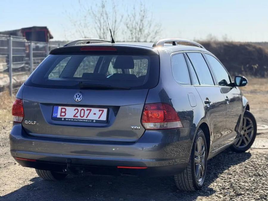 Pelēks Volkswagen Golf 2009 Rīga, ar dzinēja tilpumu 1.90 L un nobraukumu 270 tūkst. km par 3995 €, foto 5 vietnē AUTOMOTO.COM.LV