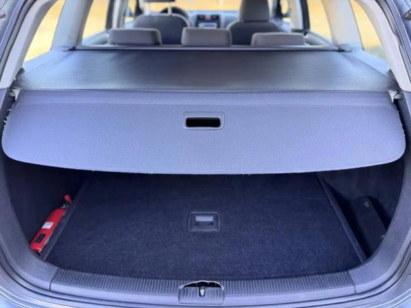 Grey Volkswagen Golf 2009 in Riga, with an engine capacity of 1.90 L and mileage of 270 thousand km for 3995 €, photo 5 on AUTOMOTO.COM.LV