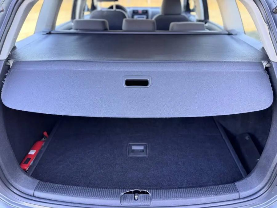 Pelēks Volkswagen Golf 2009 Rīga, ar dzinēja tilpumu 1.90 L un nobraukumu 270 tūkst. km par 3995 €, foto 6 vietnē AUTOMOTO.COM.LV