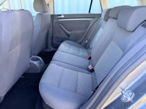 Pelēks Volkswagen Golf 2009 Rīga, ar dzinēja tilpumu 1.90 L un nobraukumu 270 tūkst. km par 3995 €, foto 9 vietnē AUTOMOTO.COM.LV