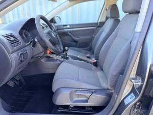 Pelēks Volkswagen Golf 2009 Rīga, ar dzinēja tilpumu 1.90 L un nobraukumu 270 tūkst. km par 3995 €, foto 11 vietnē AUTOMOTO.COM.LV