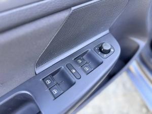 Pelēks Volkswagen Golf 2009 Rīga, ar dzinēja tilpumu 1.90 L un nobraukumu 270 tūkst. km par 3995 €, foto 12 vietnē AUTOMOTO.COM.LV