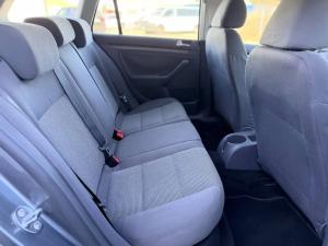 Pelēks Volkswagen Golf 2009 Rīga, ar dzinēja tilpumu 1.90 L un nobraukumu 270 tūkst. km par 3995 €, foto 13 vietnē AUTOMOTO.COM.LV