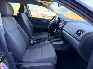 Pelēks Volkswagen Golf 2009 Rīga, ar dzinēja tilpumu 1.90 L un nobraukumu 270 tūkst. km par 3995 €, foto 14 vietnē AUTOMOTO.COM.LV