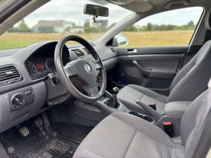 Grey Volkswagen Golf 2009 in Mazeikiai, with an engine capacity of 1.60 L and mileage of 221 thousand km for 950 €, photo 6 on AUTOMOTO.COM.LV