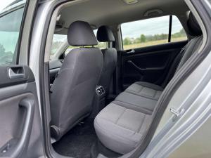 Grey Volkswagen Golf 2009 in Mazeikiai, with an engine capacity of 1.60 L and mileage of 221 thousand km for 950 €, photo 7 on AUTOMOTO.COM.LV