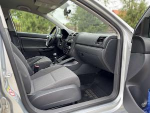 Grey Volkswagen Golf 2009 in Mazeikiai, with an engine capacity of 1.60 L and mileage of 221 thousand km for 950 €, photo 8 on AUTOMOTO.COM.LV