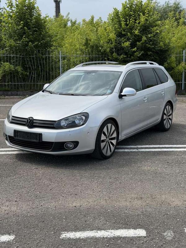 Grey Volkswagen Golf 2009 in Kedainiai, with an engine capacity of 1.60 L and mileage of 357 thousand km for 3400 €, photo 1 on AUTOMOTO.COM.LV