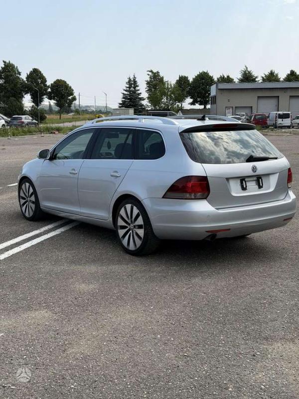 Grey Volkswagen Golf 2009 in Kedainiai, with an engine capacity of 1.60 L and mileage of 357 thousand km for 3400 €, photo 4 on AUTOMOTO.COM.LV