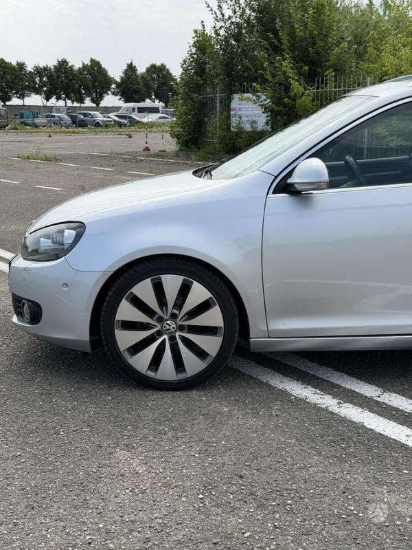Grey Volkswagen Golf 2009 in Kedainiai, with an engine capacity of 1.60 L and mileage of 357 thousand km for 3400 €, photo 7 on AUTOMOTO.COM.LV