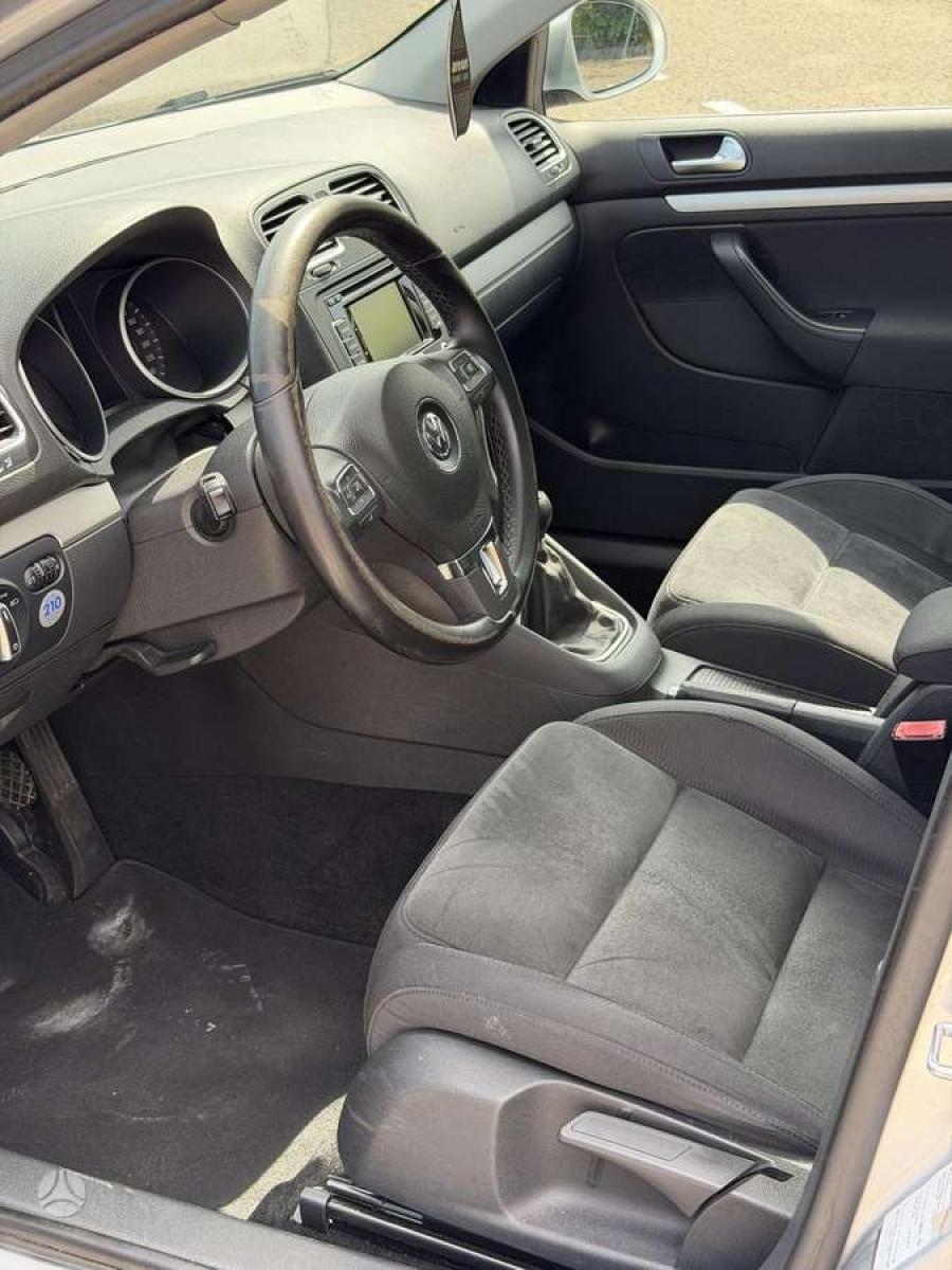 Pelēks Volkswagen Golf 2009 Kėdainiai, ar dzinēja tilpumu 1.60 L un nobraukumu 357 tūkst. km par 3400 €, foto 16 vietnē AUTOMOTO.COM.LV