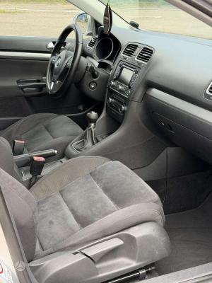 Pelēks Volkswagen Golf 2009 Kėdainiai, ar dzinēja tilpumu 1.60 L un nobraukumu 357 tūkst. km par 3400 €, foto 24 vietnē AUTOMOTO.COM.LV