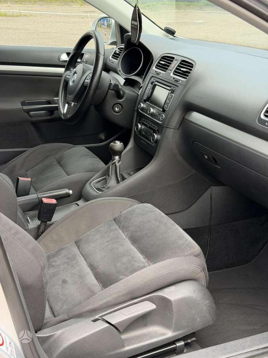 Pelēks Volkswagen Golf 2009 Kėdainiai, ar dzinēja tilpumu 1.60 L un nobraukumu 357 tūkst. km par 3400 €, foto 24 vietnē AUTOMOTO.COM.LV