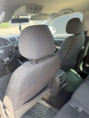 Pelēks Volkswagen Golf 2009 Kauņa, ar dzinēja tilpumu 1.90 L un nobraukumu 264 tūkst. km par 2250 €, foto 13 vietnē AUTOMOTO.COM.LV