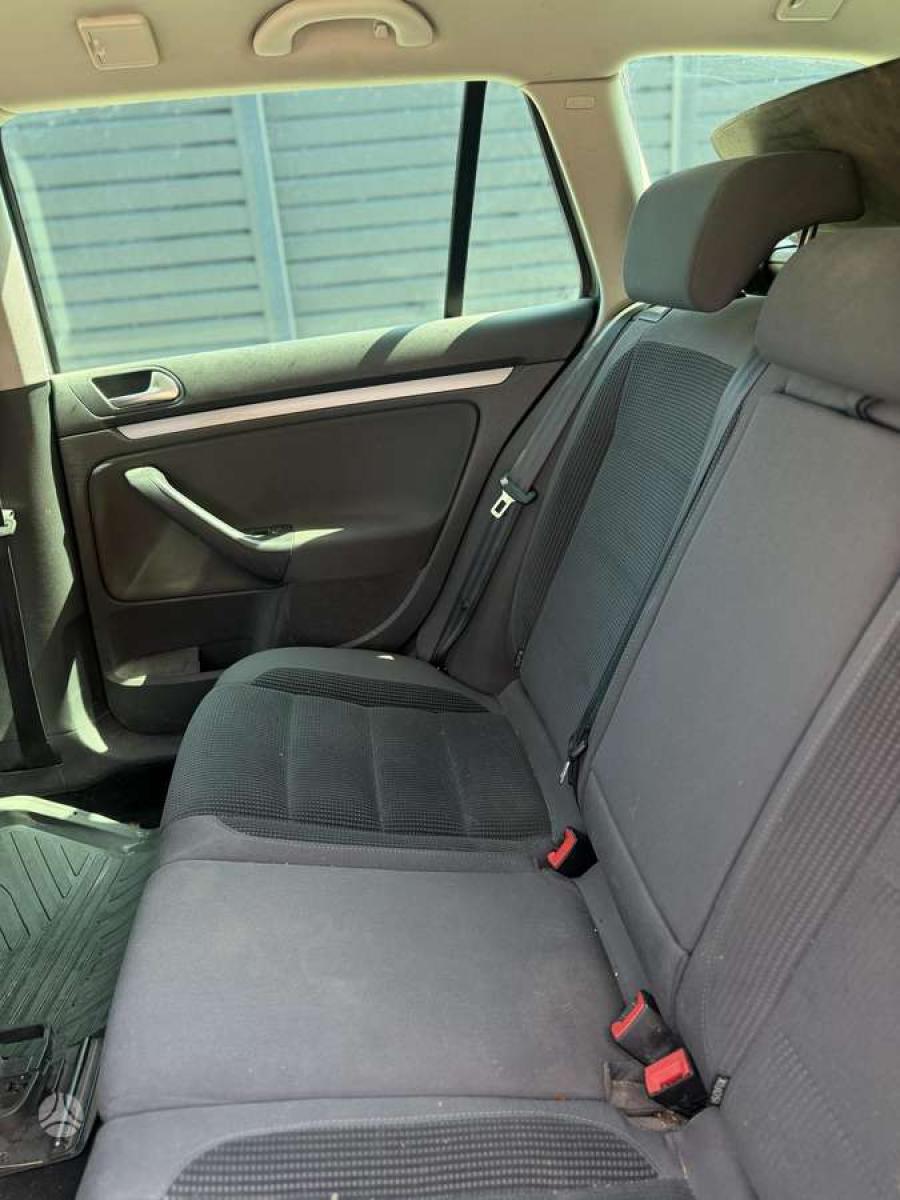 Pelēks Volkswagen Golf 2009 Kauņa, ar dzinēja tilpumu 1.90 L un nobraukumu 264 tūkst. km par 2250 €, foto 14 vietnē AUTOMOTO.COM.LV