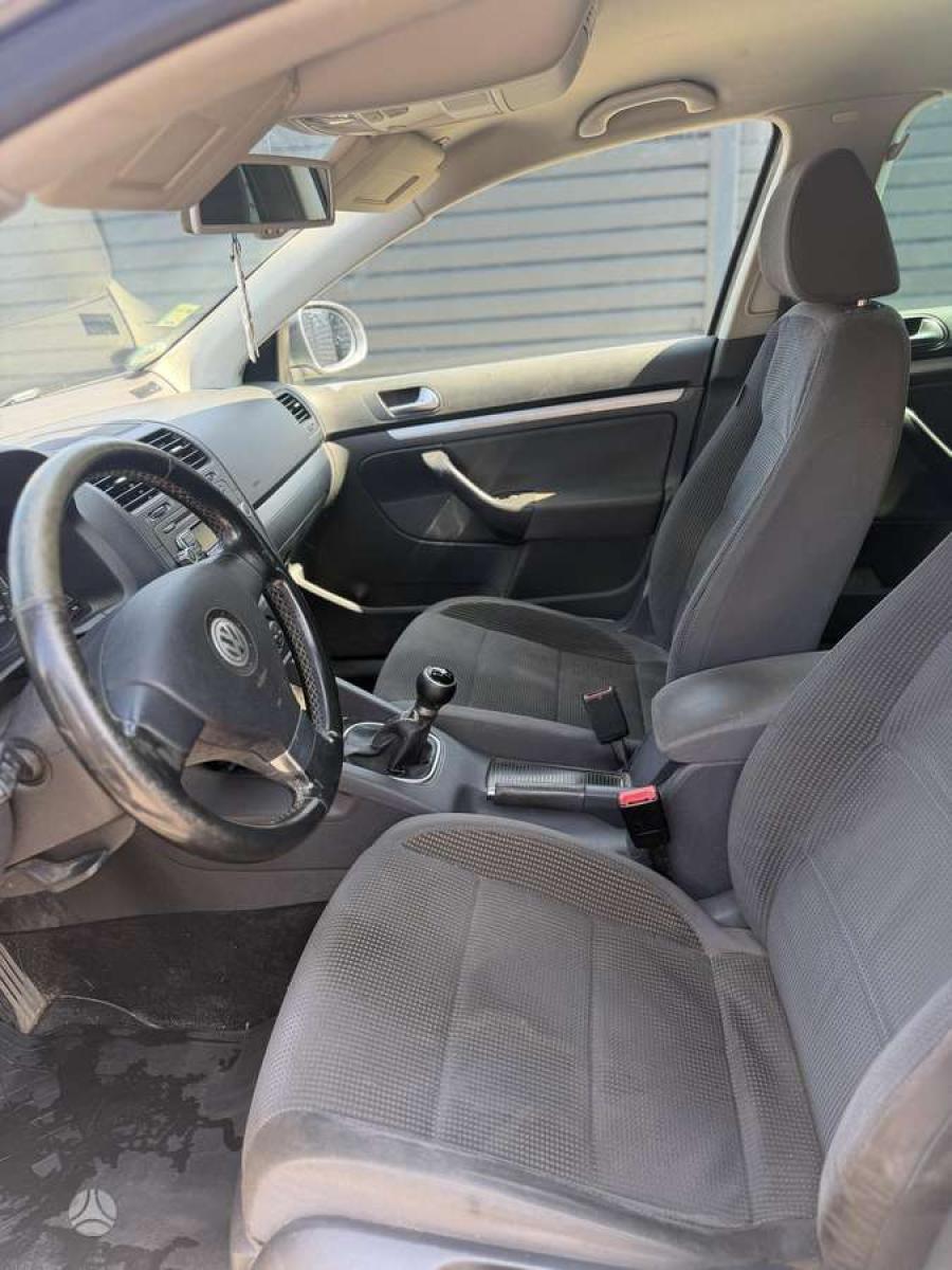 Pelēks Volkswagen Golf 2009 Kauņa, ar dzinēja tilpumu 1.90 L un nobraukumu 264 tūkst. km par 2250 €, foto 18 vietnē AUTOMOTO.COM.LV