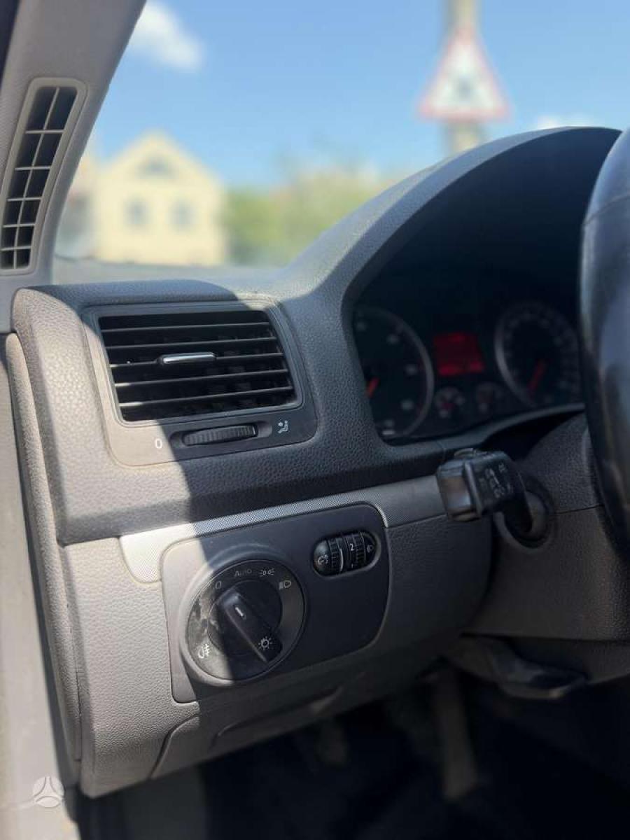 Pelēks Volkswagen Golf 2009 Kauņa, ar dzinēja tilpumu 1.90 L un nobraukumu 264 tūkst. km par 2250 €, foto 19 vietnē AUTOMOTO.COM.LV