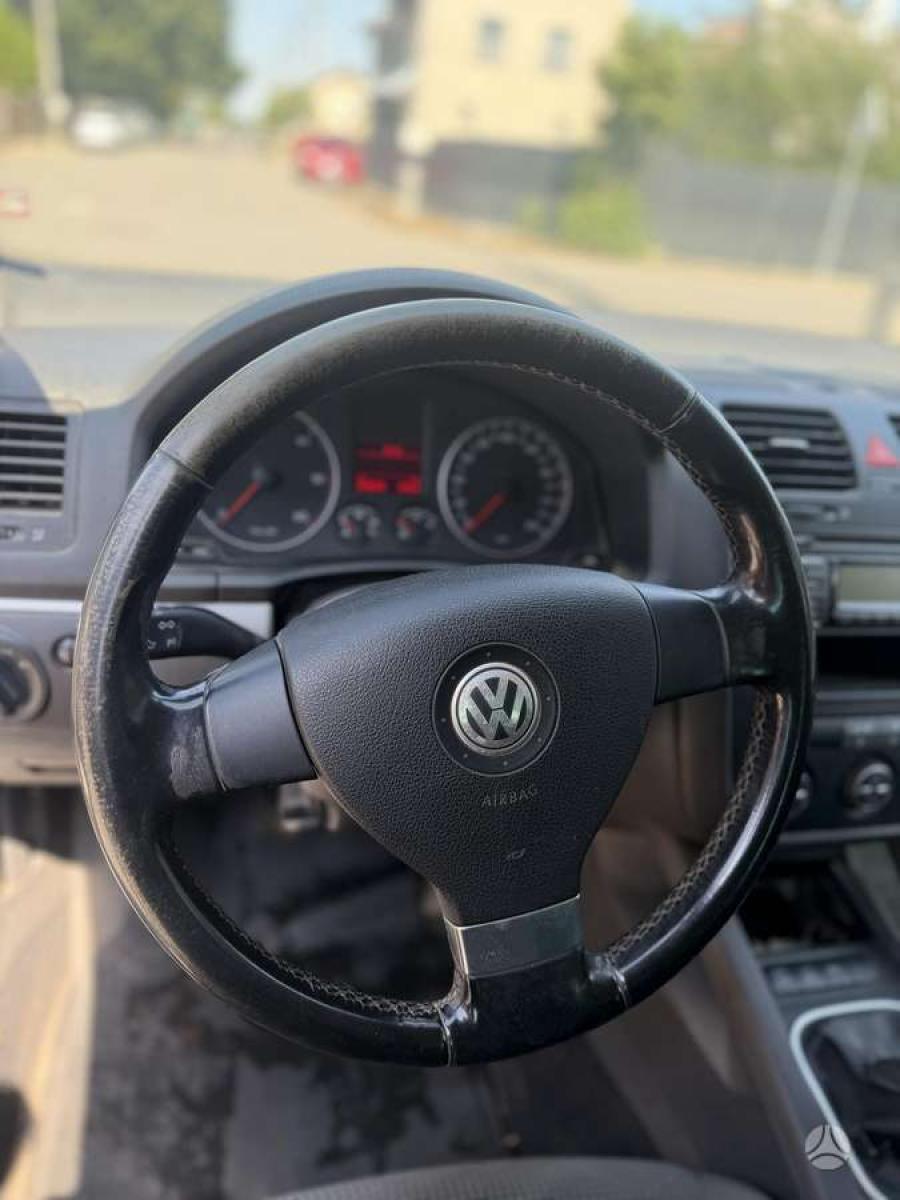 Pelēks Volkswagen Golf 2009 Kauņa, ar dzinēja tilpumu 1.90 L un nobraukumu 264 tūkst. km par 2250 €, foto 20 vietnē AUTOMOTO.COM.LV