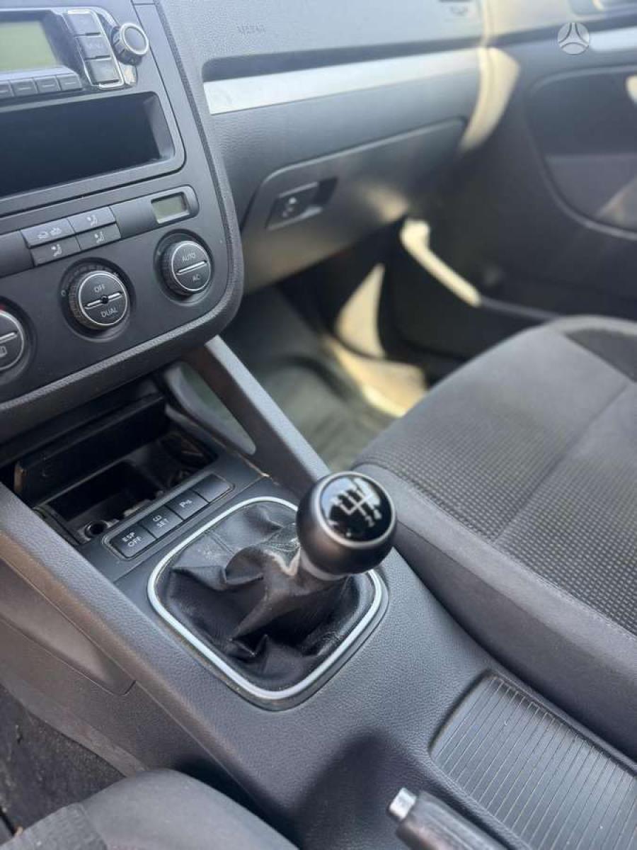 Pelēks Volkswagen Golf 2009 Kauņa, ar dzinēja tilpumu 1.90 L un nobraukumu 264 tūkst. km par 2250 €, foto 21 vietnē AUTOMOTO.COM.LV
