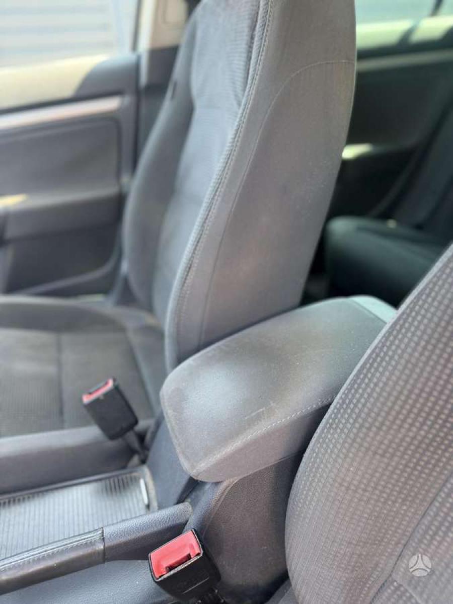 Pelēks Volkswagen Golf 2009 Kauņa, ar dzinēja tilpumu 1.90 L un nobraukumu 264 tūkst. km par 2250 €, foto 22 vietnē AUTOMOTO.COM.LV
