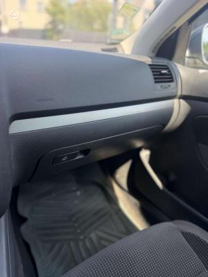 Pelēks Volkswagen Golf 2009 Kauņa, ar dzinēja tilpumu 1.90 L un nobraukumu 264 tūkst. km par 2250 €, foto 25 vietnē AUTOMOTO.COM.LV