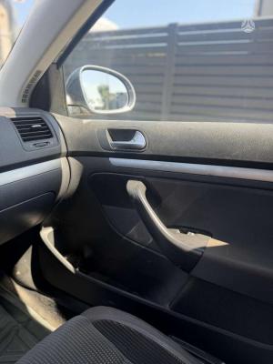 Pelēks Volkswagen Golf 2009 Kauņa, ar dzinēja tilpumu 1.90 L un nobraukumu 264 tūkst. km par 2250 €, foto 26 vietnē AUTOMOTO.COM.LV