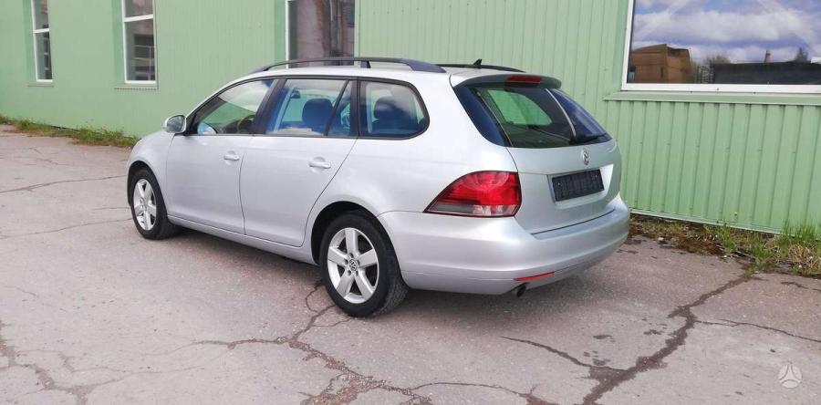 Grey Volkswagen Golf 2009 in Vilnius, with an engine capacity of 1.60 L and mileage of 210 thousand km for 4100 €, photo 3 on AUTOMOTO.COM.LV