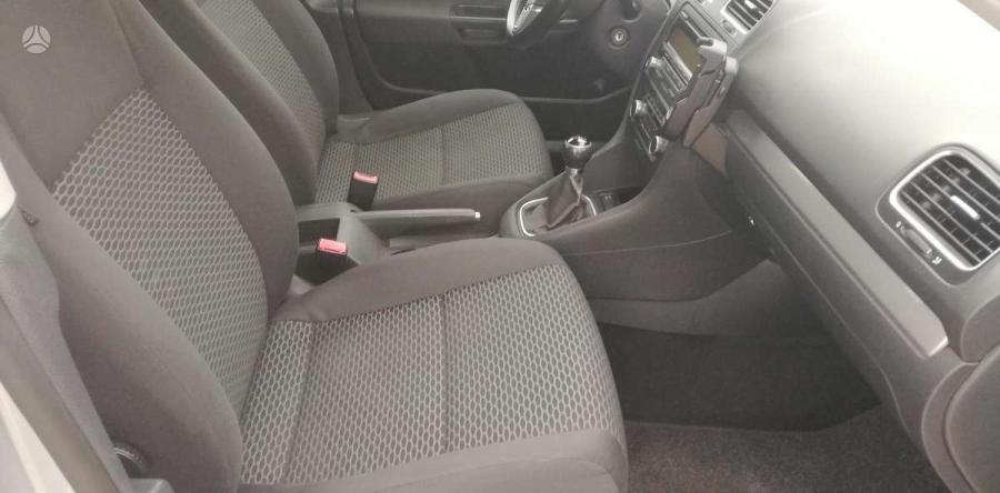 Grey Volkswagen Golf 2009 in Vilnius, with an engine capacity of 1.60 L and mileage of 210 thousand km for 4100 €, photo 11 on AUTOMOTO.COM.LV