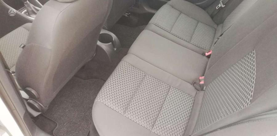 Grey Volkswagen Golf 2009 in Vilnius, with an engine capacity of 1.60 L and mileage of 210 thousand km for 4100 €, photo 13 on AUTOMOTO.COM.LV