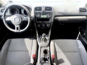 Pelēks Volkswagen Golf 2009 Tallina, ar dzinēja tilpumu 1.60 L un nobraukumu 287 tūkst. km par 2799 €, foto 6 vietnē AUTOMOTO.COM.LV