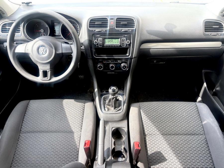 Pelēks Volkswagen Golf 2009 Tallina, ar dzinēja tilpumu 1.60 L un nobraukumu 287 tūkst. km par 2799 €, foto 6 vietnē AUTOMOTO.COM.LV