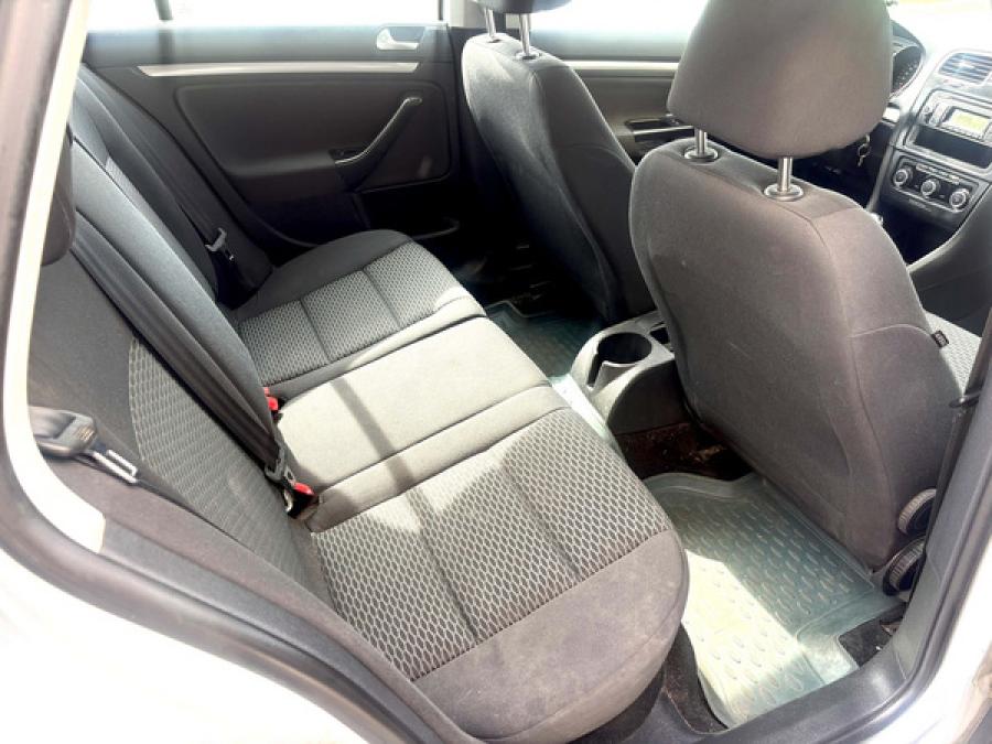 Pelēks Volkswagen Golf 2009 Tallina, ar dzinēja tilpumu 1.60 L un nobraukumu 287 tūkst. km par 2799 €, foto 8 vietnē AUTOMOTO.COM.LV
