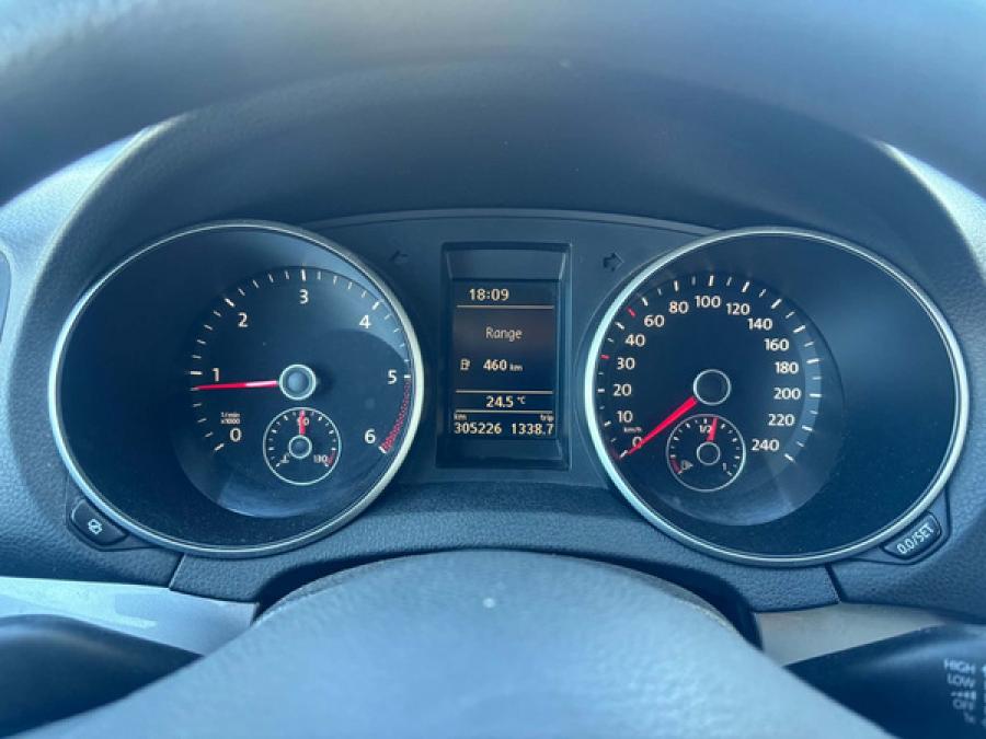 Pelēks Volkswagen Golf 2009 Tallina, ar dzinēja tilpumu 1.60 L un nobraukumu 287 tūkst. km par 2799 €, foto 9 vietnē AUTOMOTO.COM.LV