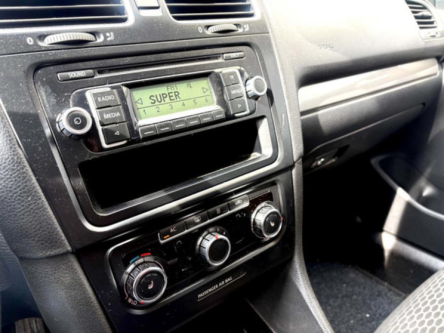 Pelēks Volkswagen Golf 2009 Tallina, ar dzinēja tilpumu 1.60 L un nobraukumu 287 tūkst. km par 2799 €, foto 10 vietnē AUTOMOTO.COM.LV
