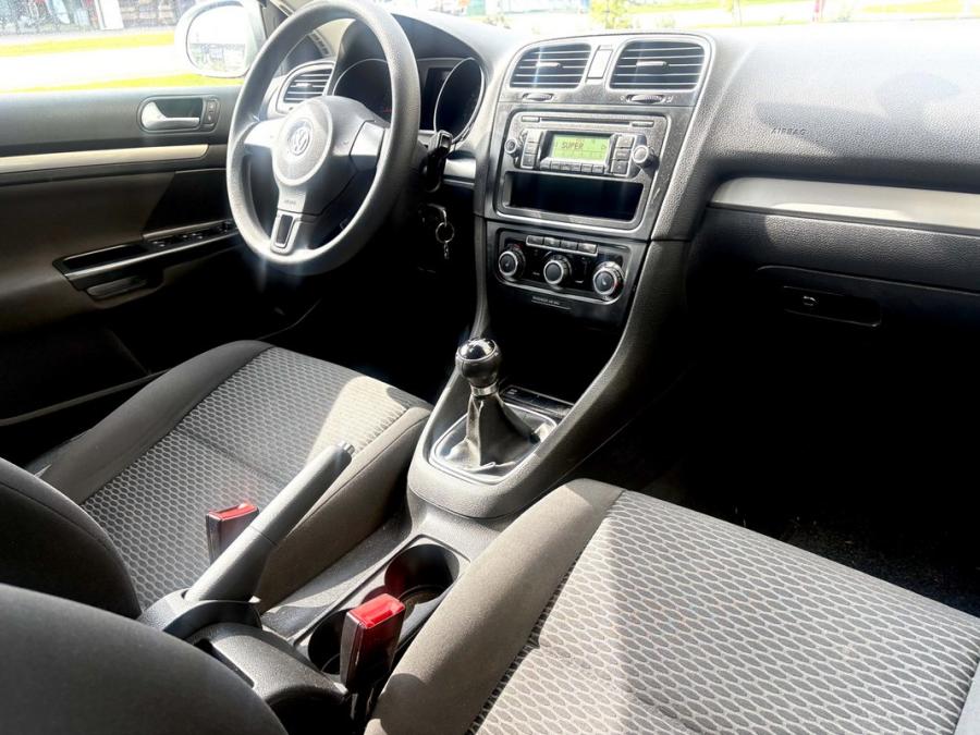 Pelēks Volkswagen Golf 2009 Tallina, ar dzinēja tilpumu 1.60 L un nobraukumu 287 tūkst. km par 2799 €, foto 22 vietnē AUTOMOTO.COM.LV