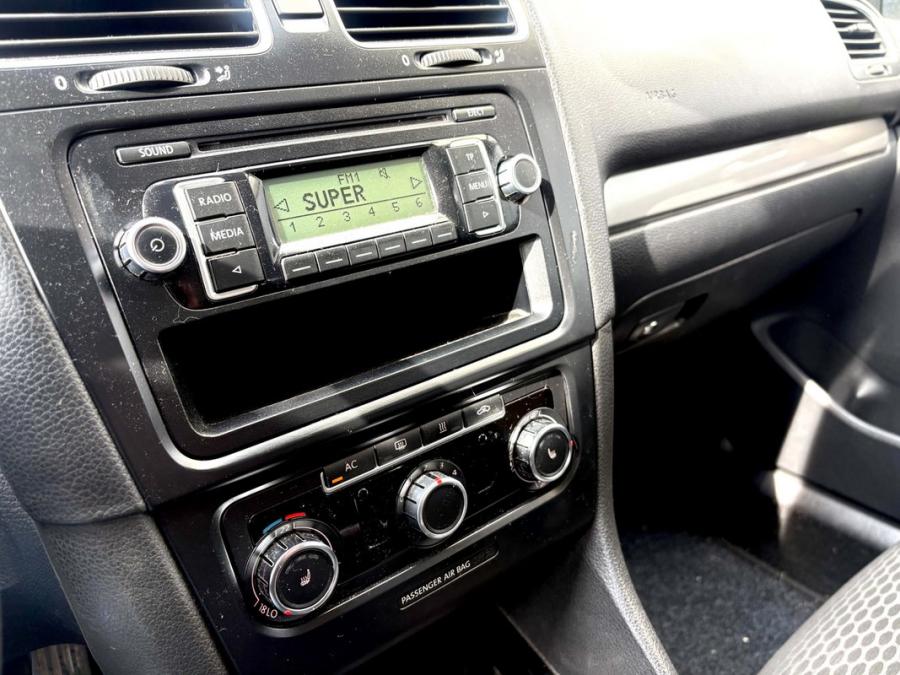 Pelēks Volkswagen Golf 2009 Tallina, ar dzinēja tilpumu 1.60 L un nobraukumu 287 tūkst. km par 2799 €, foto 25 vietnē AUTOMOTO.COM.LV