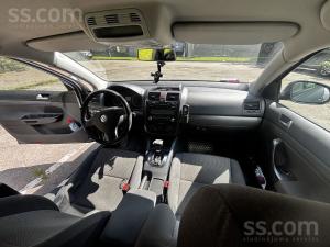 Grey Volkswagen Golf 2009 in Riga, with an engine capacity of 1.90 L and mileage of 279 thousand km for 1700 €, photo 8 on AUTOMOTO.COM.LV