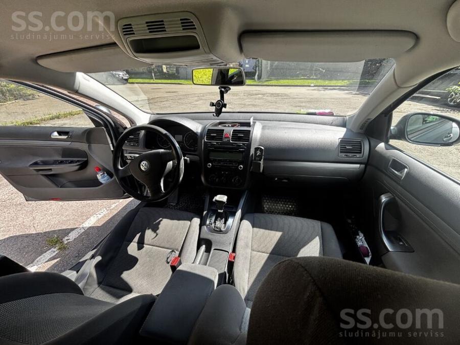 Grey Volkswagen Golf 2009 in Riga, with an engine capacity of 1.90 L and mileage of 279 thousand km for 1700 €, photo 8 on AUTOMOTO.COM.LV