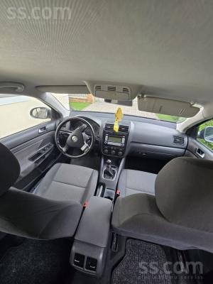 Pelēks Volkswagen Golf 2009 Rēzekne, ar dzinēja tilpumu 1.90 L un nobraukumu 278 tūkst. km par 3250 €, foto 5 vietnē AUTOMOTO.COM.LV