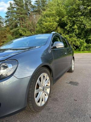 Pelēks Volkswagen Golf 2009 Viļņa, ar dzinēja tilpumu 1.60 L un nobraukumu 303 tūkst. km par 2799 €, foto 3 vietnē AUTOMOTO.COM.LV