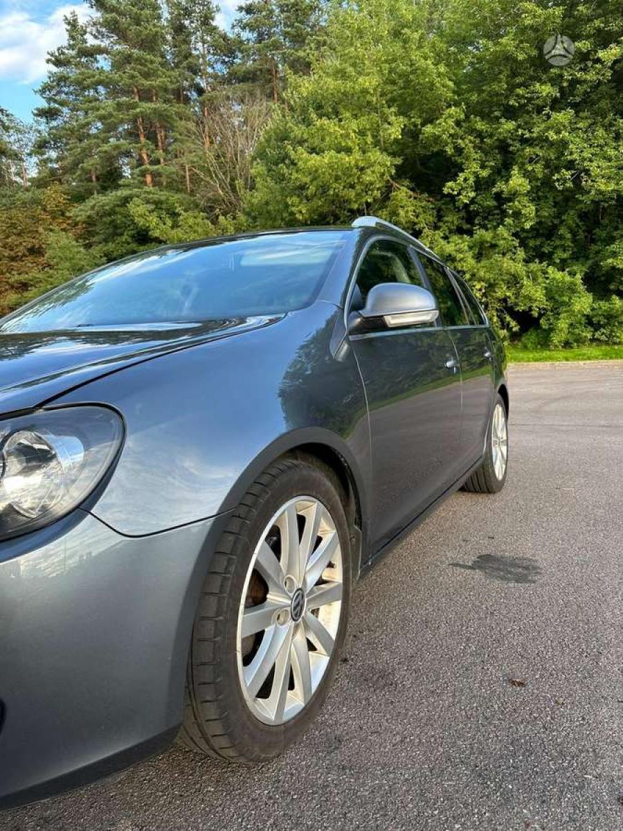 Pelēks Volkswagen Golf 2009 Viļņa, ar dzinēja tilpumu 1.60 L un nobraukumu 303 tūkst. km par 2799 €, foto 3 vietnē AUTOMOTO.COM.LV